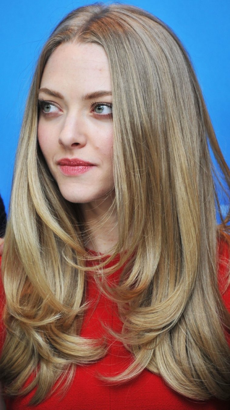 18 Flattering Long Hairstyles for Oval Faces